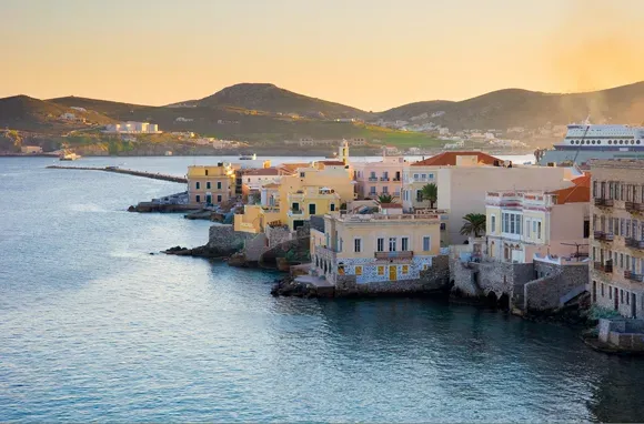 10 Charming Island Towns Around the World