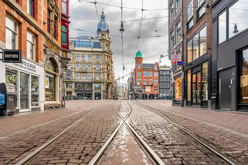 10 Empty Cities That Look Eerily Beautiful Without Crowds