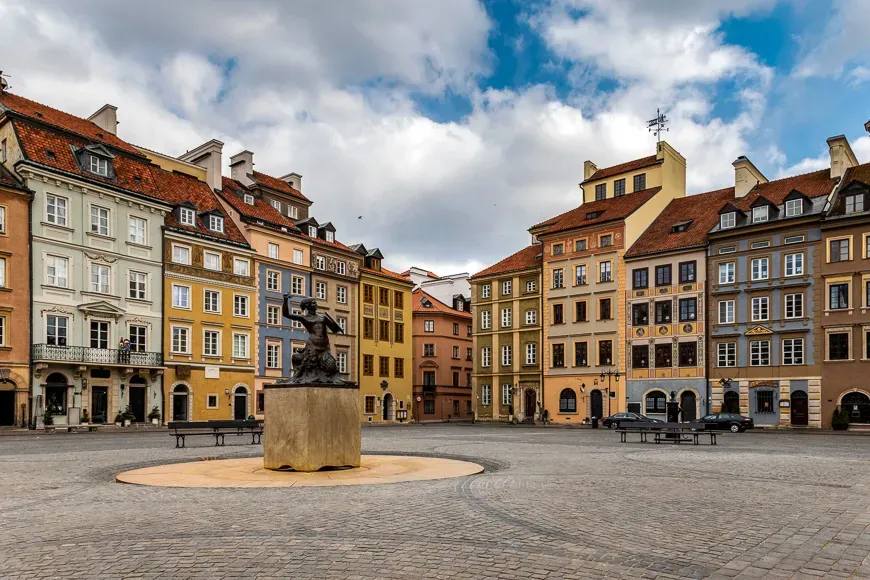 10 Empty Cities That Look Eerily Beautiful Without Crowds