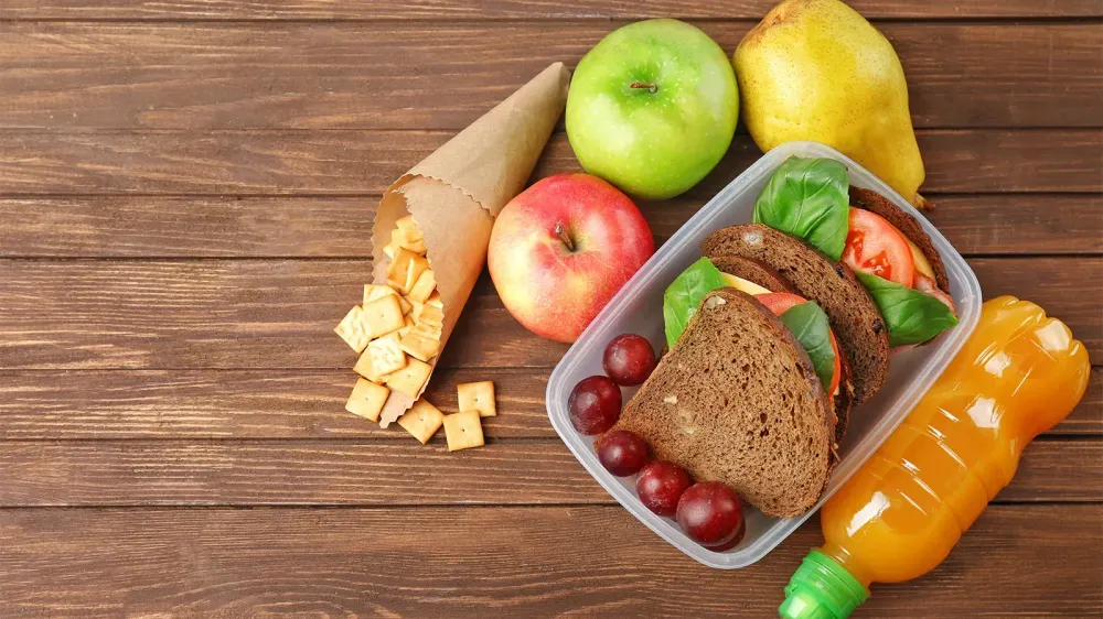 10 Tasty Snacks You Can Bring on the Plane
