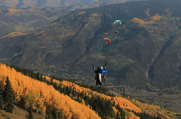 10 Unique Ways to See Fall Foliage