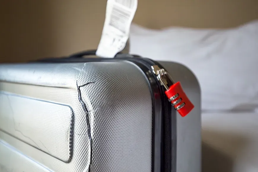 5 Signs You Need a New Suitcase