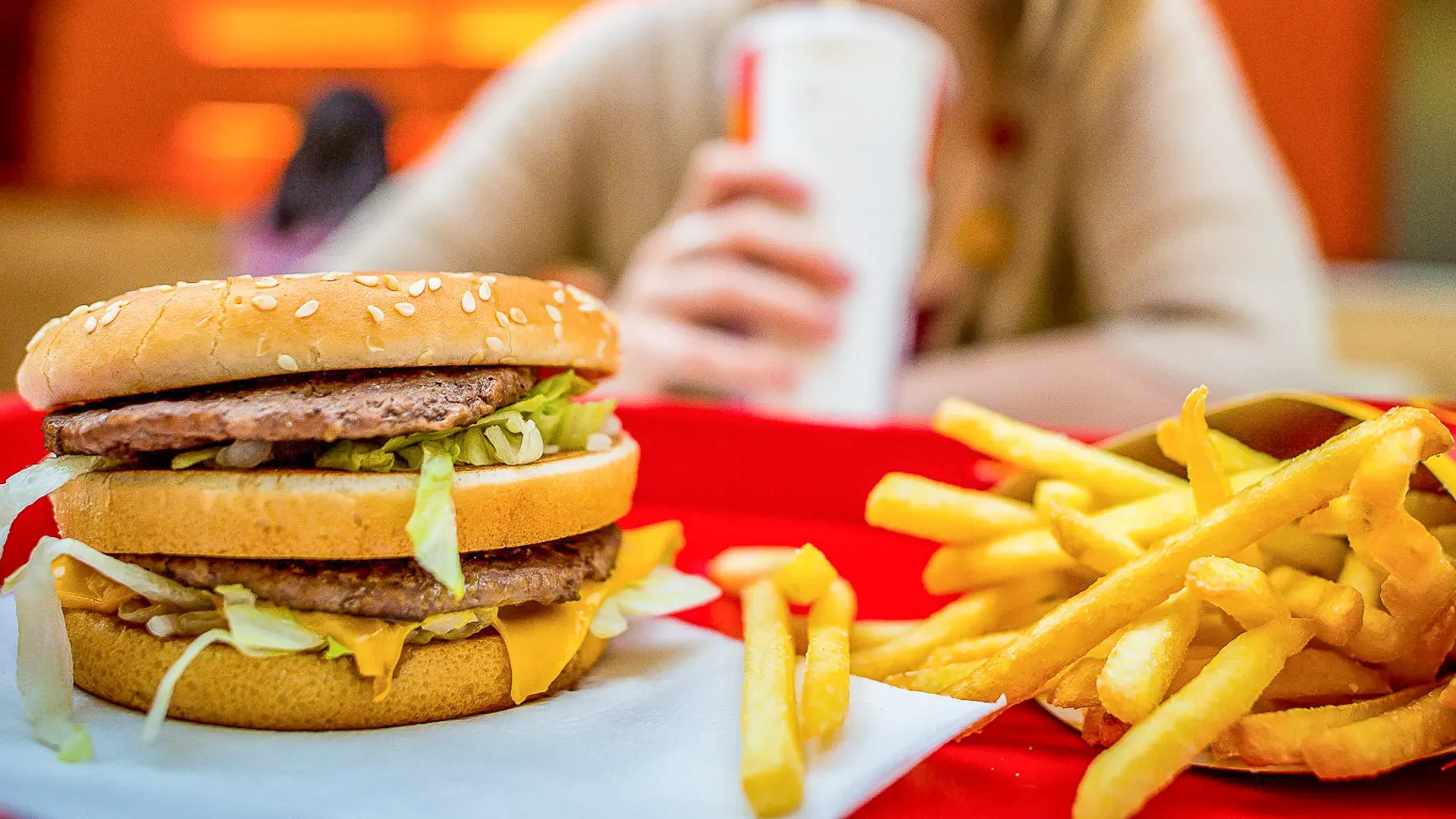 8 Foods You Should Never Eat Before Flying | SmarterTravel