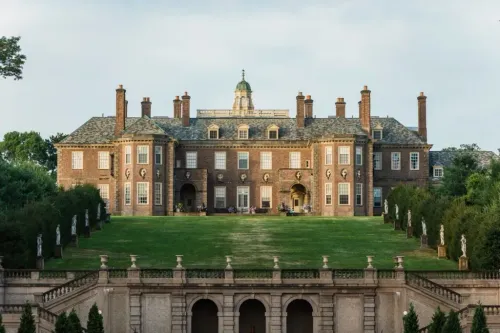 America’s 12 Most Extravagant Castles and Villas | SmarterTravel