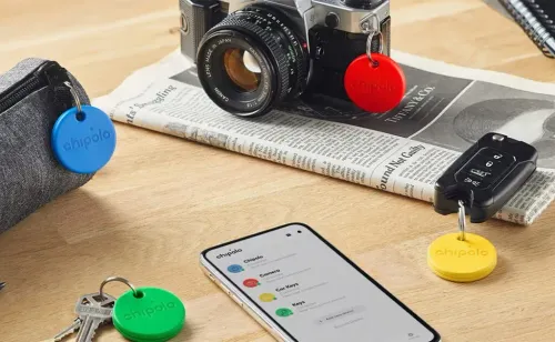 The 8 Best Luggage Trackers for Travel | SmarterTravel
