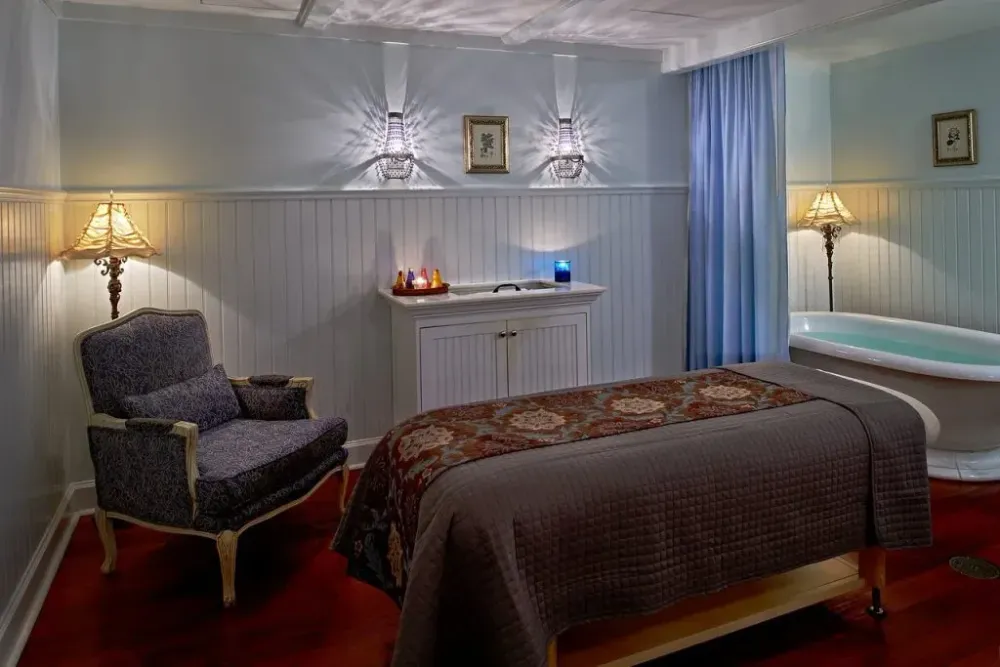 SmarterTravel Spotlight: Hotel Viking Newport, Rhode Island