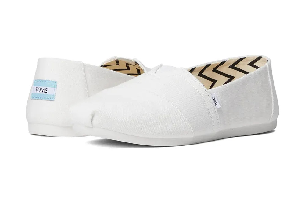 The Best Shoes to Wear on a Plane | SmarterTravel