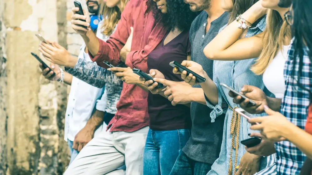 Travel MiFi: How a Mobile Hotspot Can Help You on the Road