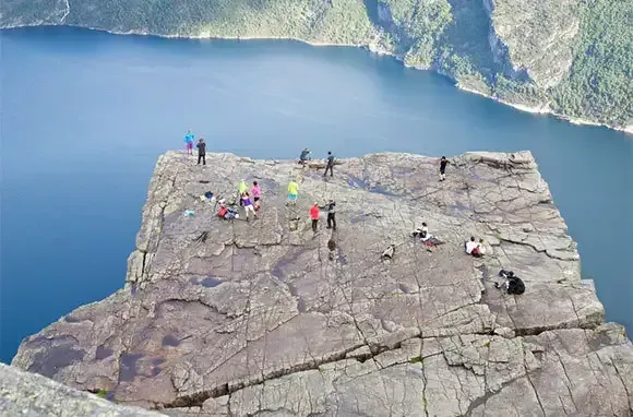 World's 10 Scariest Cliff Walks