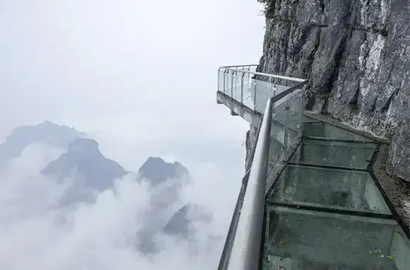 World's 10 Scariest Cliff Walks