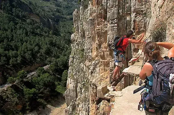 World's 10 Scariest Cliff Walks